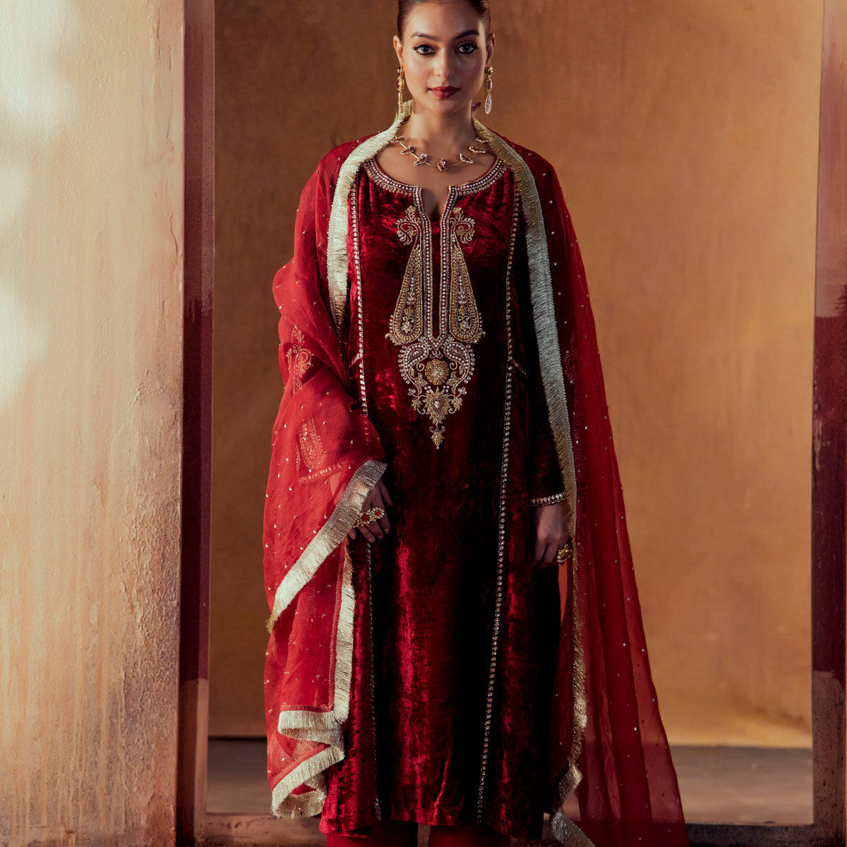 Maroon A-line key hole shaneel suit set – Gulbyaishwarya